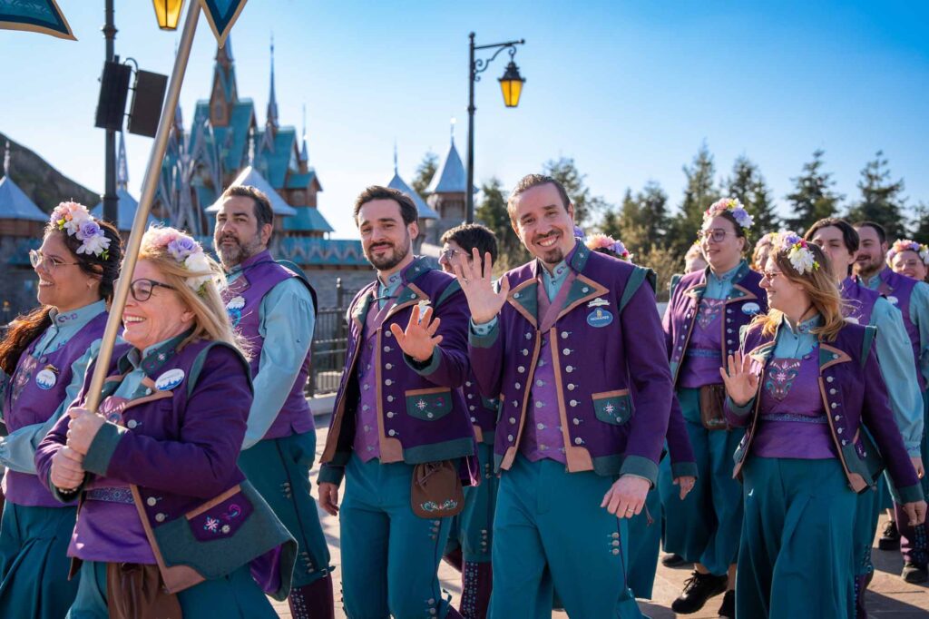 Disneyland Paris World of Frozen 2026: Inside the Arendelle Villager ...